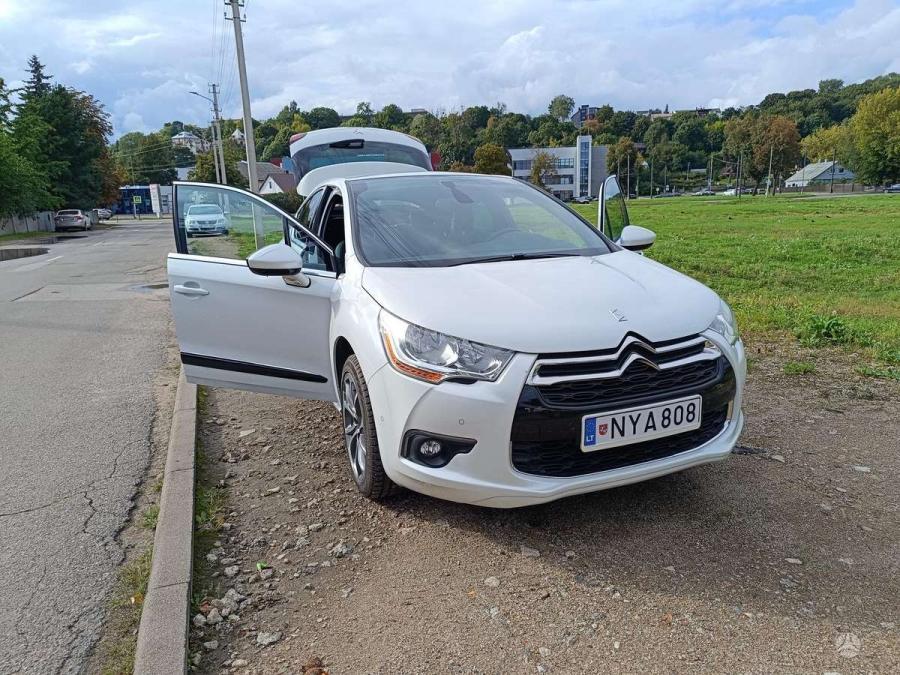 Balts Citroen DS4 2014 Kauņa, ar dzinēja tilpumu 1.60 L un nobraukumu 89 tūkst. km par 6999 €, foto 3 vietnē AUTOMOTO.COM.LV