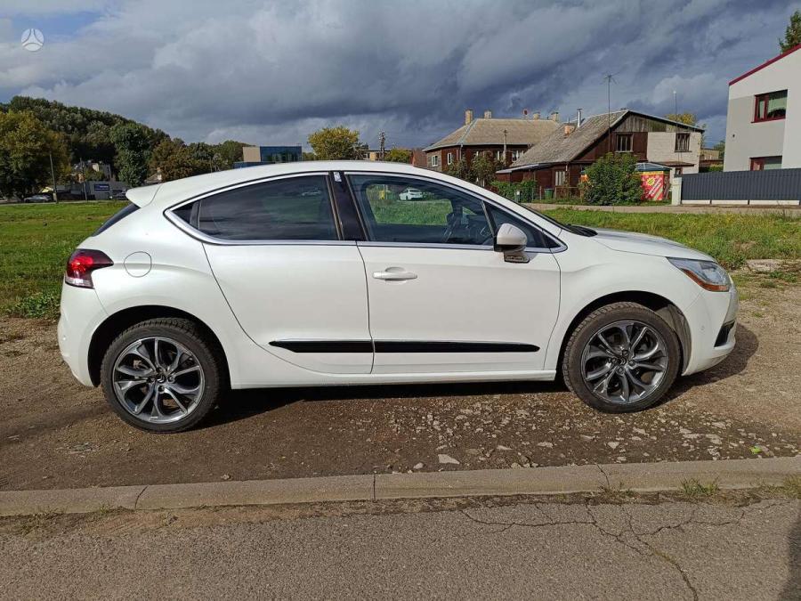 Balts Citroen DS4 2014 Kauņa, ar dzinēja tilpumu 1.60 L un nobraukumu 89 tūkst. km par 6999 €, foto 5 vietnē AUTOMOTO.COM.LV