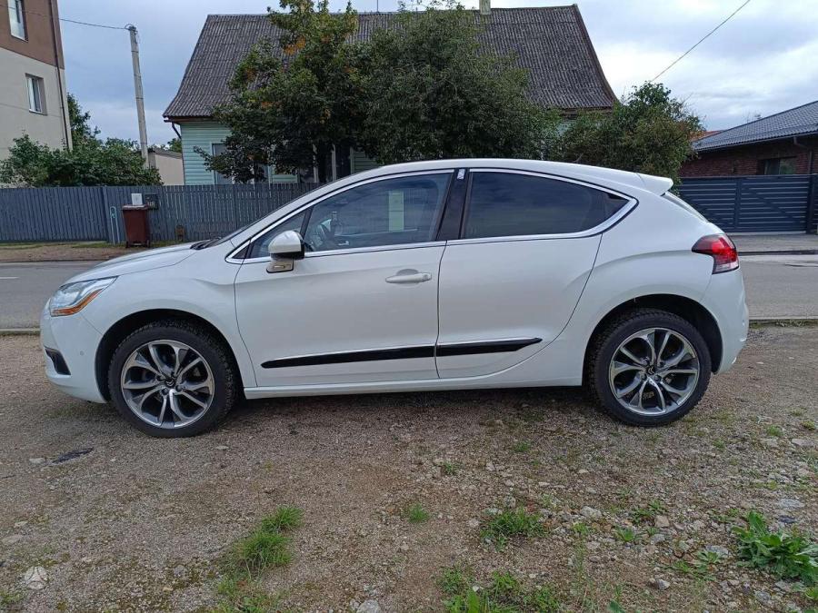 Balts Citroen DS4 2014 Kauņa, ar dzinēja tilpumu 1.60 L un nobraukumu 89 tūkst. km par 6999 €, foto 8 vietnē AUTOMOTO.COM.LV
