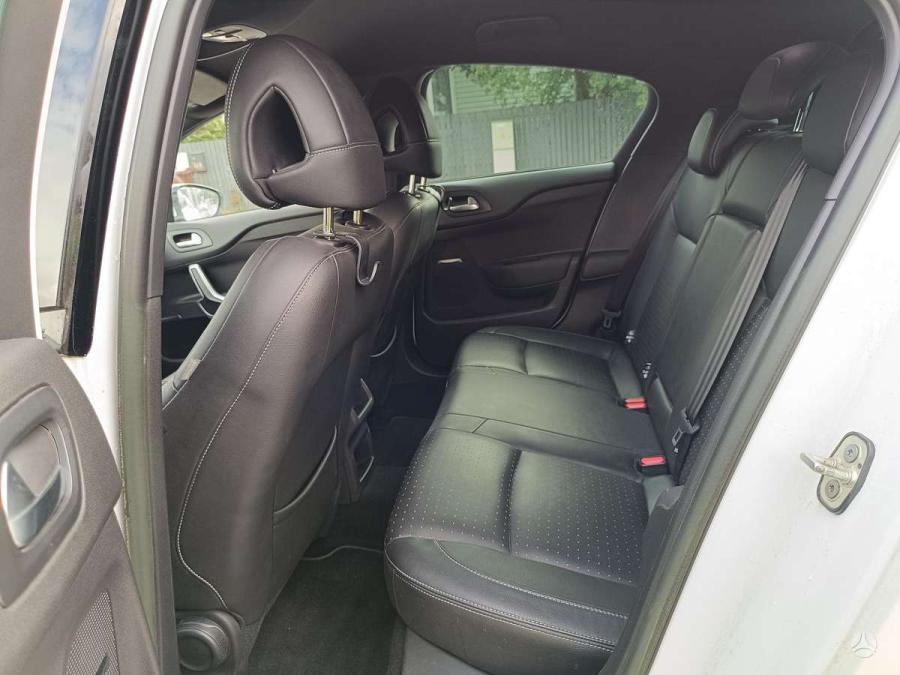 Balts Citroen DS4 2014 Kauņa, ar dzinēja tilpumu 1.60 L un nobraukumu 89 tūkst. km par 6999 €, foto 16 vietnē AUTOMOTO.COM.LV