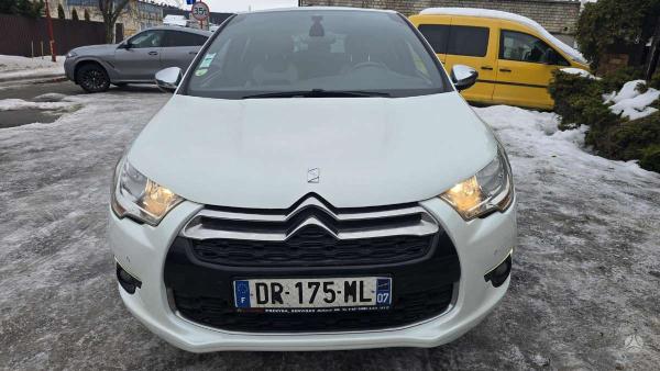 White Citroen DS4 2015 in Kaunas, with an engine capacity of 2.00 L and mileage of 176 thousand km for 6200 €, photo 2 on AUTOMOTO.COM.LV