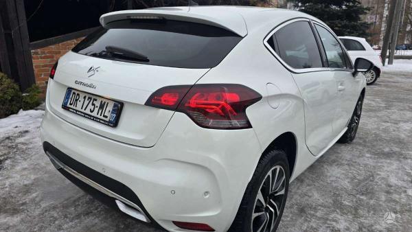 White Citroen DS4 2015 in Kaunas, with an engine capacity of 2.00 L and mileage of 176 thousand km for 6200 €, photo 6 on AUTOMOTO.COM.LV