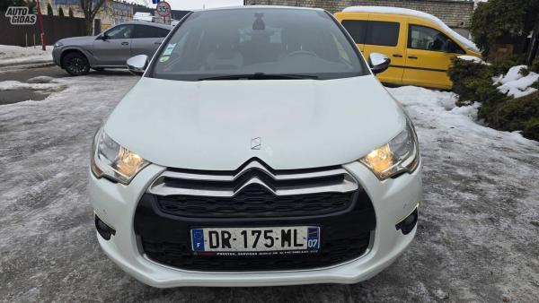 White Citroen DS4 2015 in Kaunas, with an engine capacity of 2.00 L and mileage of 176 thousand km for 6200 €, photo 2 on AUTOMOTO.COM.LV