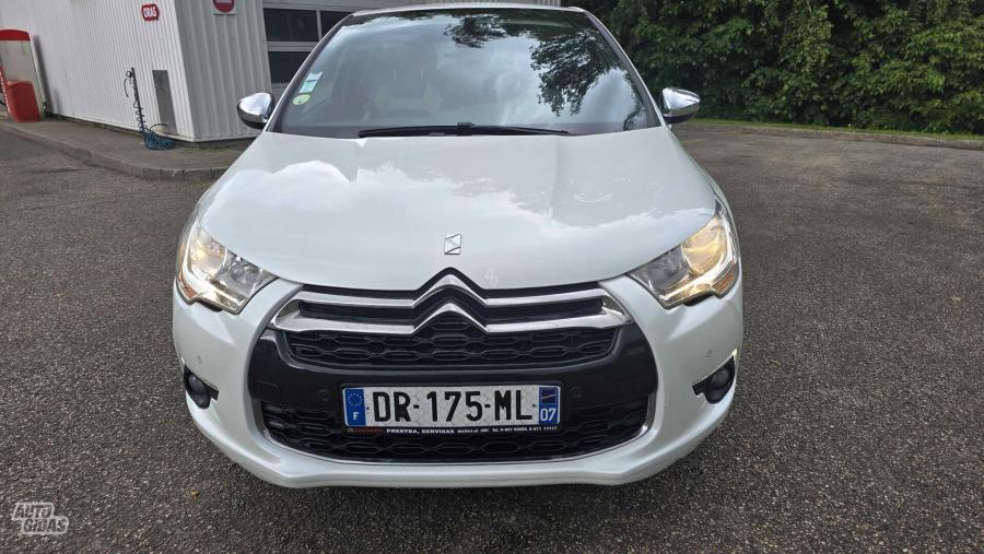White Citroen DS4 2015 in Kaunas, with an engine capacity of 2.00 L and mileage of 176 thousand km for 6200 €, photo 3 on AUTOMOTO.COM.LV