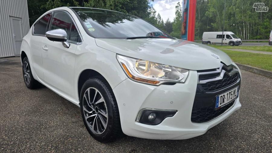 White Citroen DS4 2015 in Kaunas, with an engine capacity of 2.00 L and mileage of 176 thousand km for 6200 €, photo 4 on AUTOMOTO.COM.LV