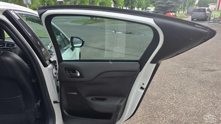 White Citroen DS4 2015 in Kaunas, with an engine capacity of 2.00 L and mileage of 176 thousand km for 6200 €, photo 24 on AUTOMOTO.COM.LV