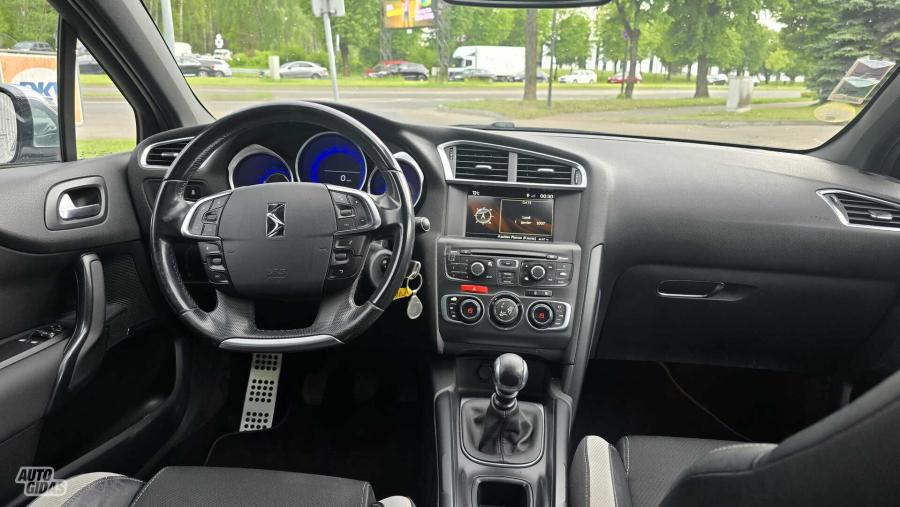 White Citroen DS4 2015 in Kaunas, with an engine capacity of 2.00 L and mileage of 176 thousand km for 6200 €, photo 26 on AUTOMOTO.COM.LV