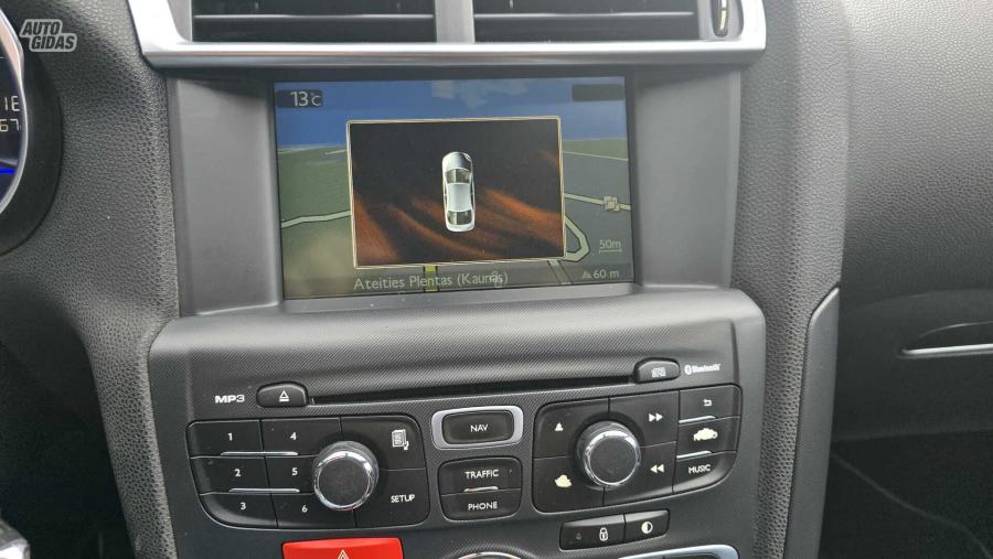 White Citroen DS4 2015 in Kaunas, with an engine capacity of 2.00 L and mileage of 176 thousand km for 6200 €, photo 31 on AUTOMOTO.COM.LV