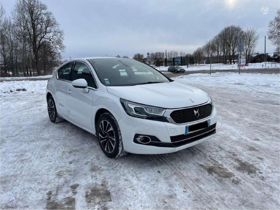 Balts Citroen DS4 2016 Tauragė, ar dzinēja tilpumu 1.20 L un nobraukumu 144 tūkst. km par 4600 €, foto 1 vietnē AUTOMOTO.COM.LV