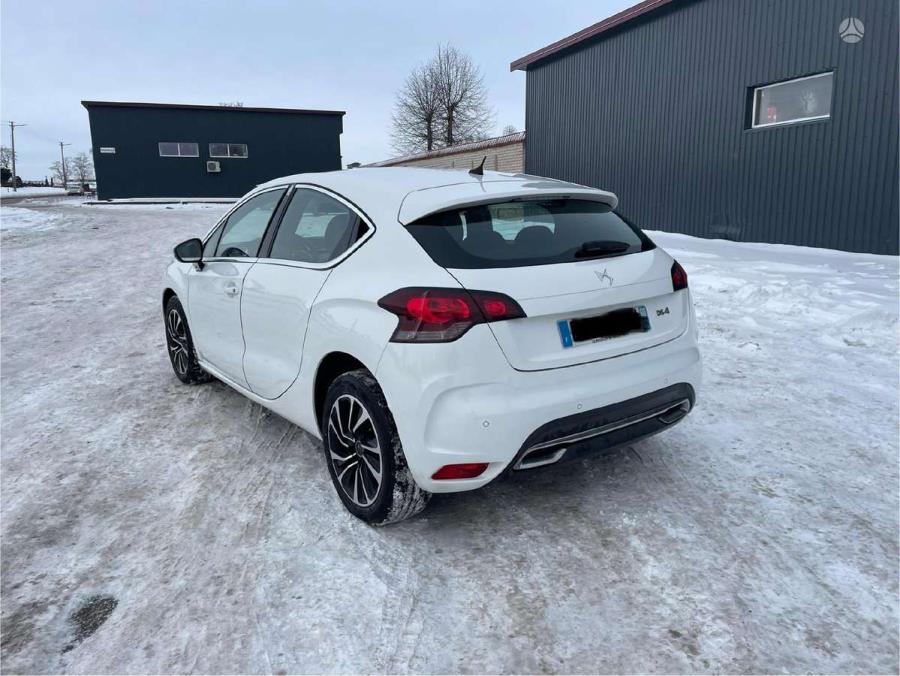 Balts Citroen DS4 2016 Tauragė, ar dzinēja tilpumu 1.20 L un nobraukumu 144 tūkst. km par 4600 €, foto 2 vietnē AUTOMOTO.COM.LV