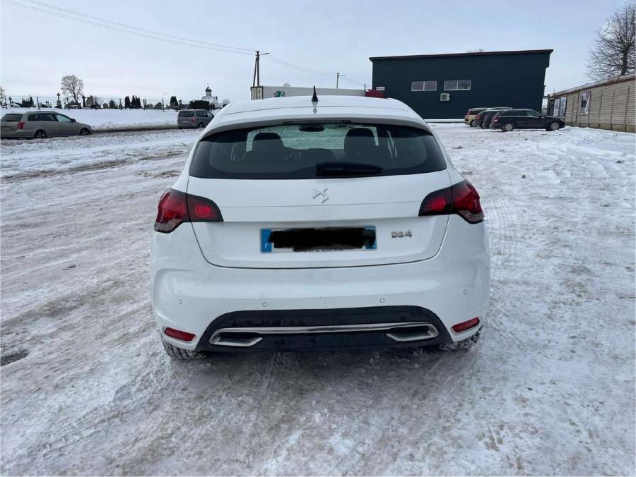 Balts Citroen DS4 2016 Tauragė, ar dzinēja tilpumu 1.20 L un nobraukumu 144 tūkst. km par 4600 €, foto 5 vietnē AUTOMOTO.COM.LV
