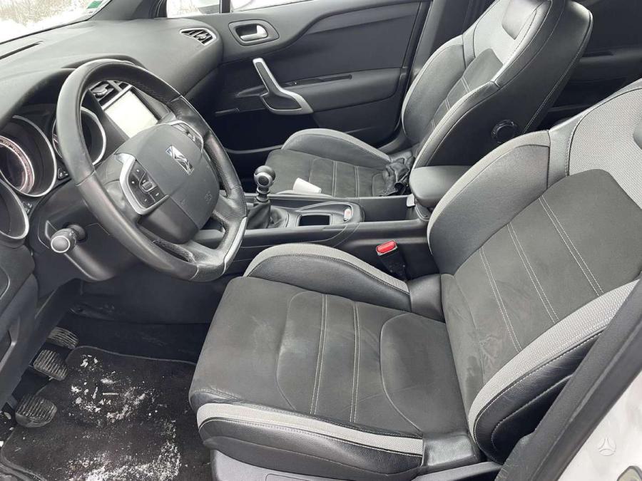 Balts Citroen DS4 2016 Tauragė, ar dzinēja tilpumu 1.20 L un nobraukumu 144 tūkst. km par 4600 €, foto 10 vietnē AUTOMOTO.COM.LV
