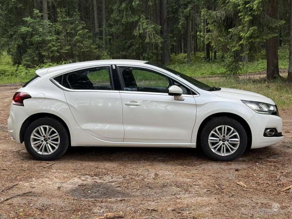 Balts Citroen DS4 2016 Tauragė, ar dzinēja tilpumu 1.56 L un nobraukumu 243 tūkst. km par 5150 €, foto 3 vietnē AUTOMOTO.COM.LV
