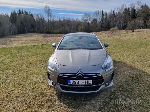 Smilšu krāsa Citroen DS5 2012 Veru, ar dzinēja tilpumu 2.00 L un nobraukumu 293 tūkst. km par 6450 €, foto 2 vietnē AUTOMOTO.COM.LV