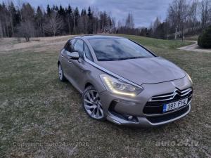 Beige Citroen DS5 2012 in Voru, with an engine capacity of 2.00 L and mileage of 293 thousand km for 6450 €, photo 4 on AUTOMOTO.COM.LV