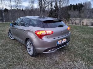 Beige Citroen DS5 2012 in Voru, with an engine capacity of 2.00 L and mileage of 293 thousand km for 6450 €, photo 5 on AUTOMOTO.COM.LV