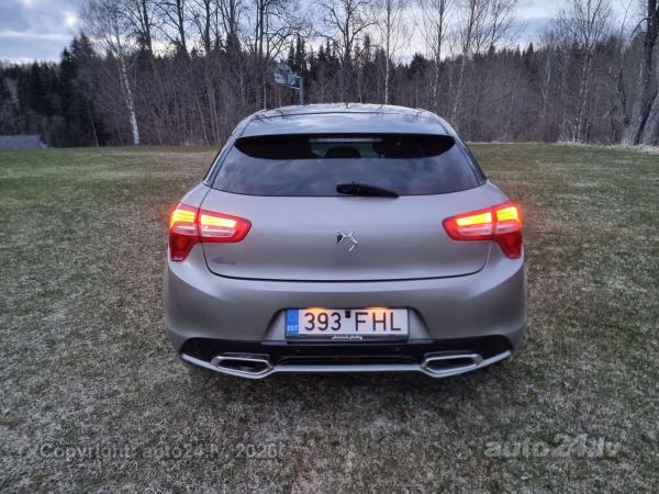 Smilšu krāsa Citroen DS5 2012 Veru, ar dzinēja tilpumu 2.00 L un nobraukumu 293 tūkst. km par 6450 €, foto 5 vietnē AUTOMOTO.COM.LV