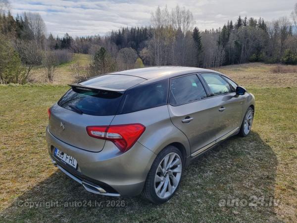 Smilšu krāsa Citroen DS5 2012 Veru, ar dzinēja tilpumu 2.00 L un nobraukumu 293 tūkst. km par 6450 €, foto 6 vietnē AUTOMOTO.COM.LV