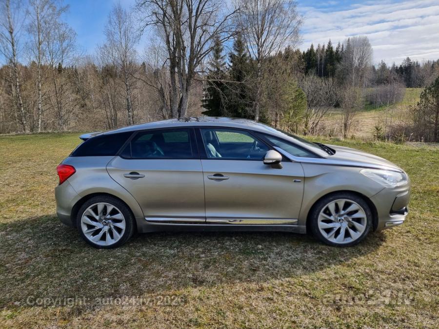 Beige Citroen DS5 2012 in Voru, with an engine capacity of 2.00 L and mileage of 293 thousand km for 6450 €, photo 8 on AUTOMOTO.COM.LV