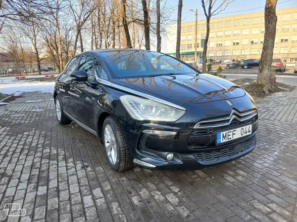 Melns Citroen DS5 2012 Klaipėda, ar dzinēja tilpumu 2.00 L un nobraukumu 315 tūkst. km par 4100 €, foto 4 vietnē AUTOMOTO.COM.LV