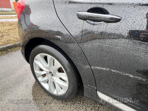 Melns Citroen DS5 2012 Tallina, ar dzinēja tilpumu 2.00 L un nobraukumu 273 tūkst. km par 2900 €, foto 6 vietnē AUTOMOTO.COM.LV