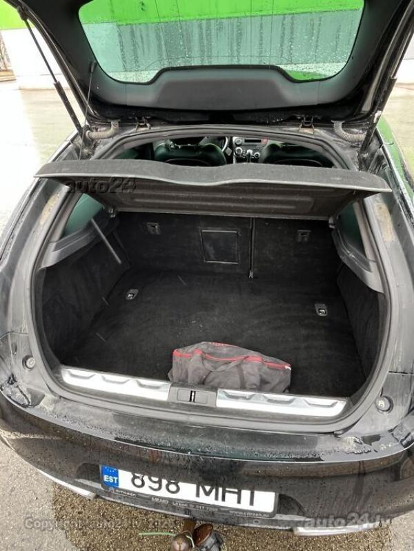 Melns Citroen DS5 2012 Tallina, ar dzinēja tilpumu 2.00 L un nobraukumu 273 tūkst. km par 2900 €, foto 10 vietnē AUTOMOTO.COM.LV