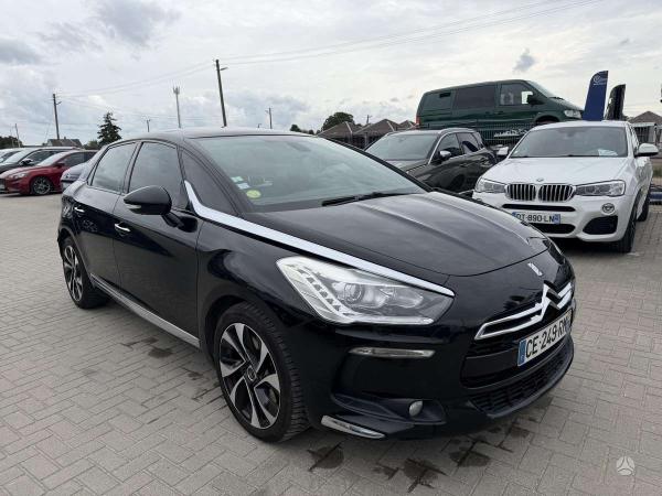 Melns Citroen DS5 2012 Tauragė, ar dzinēja tilpumu 2.00 L un nobraukumu 276 tūkst. km par 5200 €, foto 4 vietnē AUTOMOTO.COM.LV