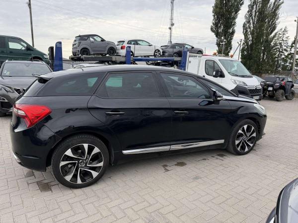 Melns Citroen DS5 2012 Tauragė, ar dzinēja tilpumu 2.00 L un nobraukumu 276 tūkst. km par 5200 €, foto 6 vietnē AUTOMOTO.COM.LV