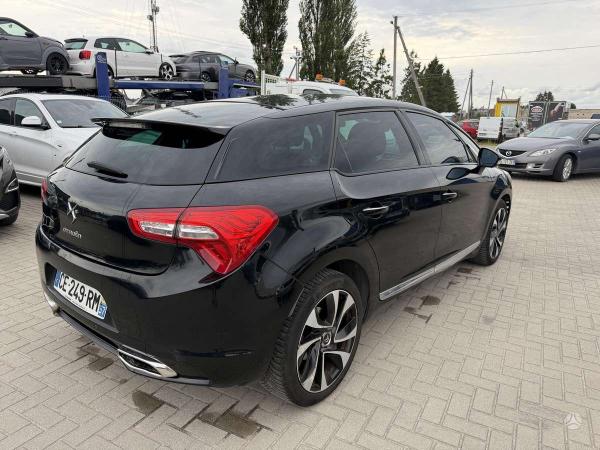 Melns Citroen DS5 2012 Tauragė, ar dzinēja tilpumu 2.00 L un nobraukumu 276 tūkst. km par 5200 €, foto 8 vietnē AUTOMOTO.COM.LV