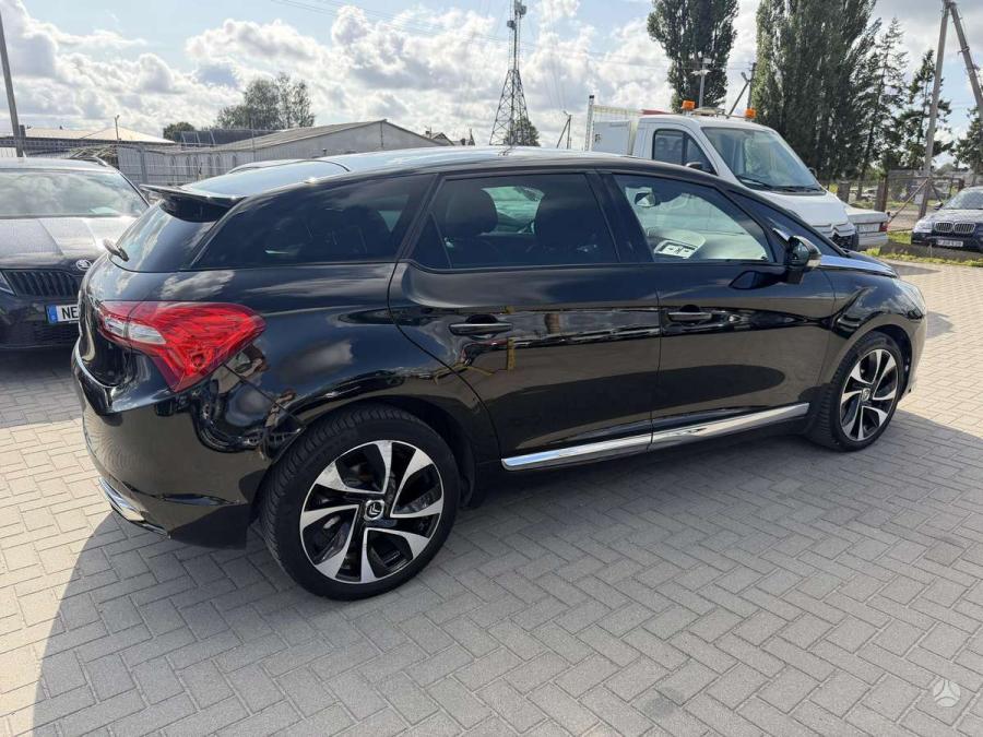 Melns Citroen DS5 2012 Tauragė, ar dzinēja tilpumu 2.00 L un nobraukumu 275 tūkst. km par 5200 €, foto 8 vietnē AUTOMOTO.COM.LV