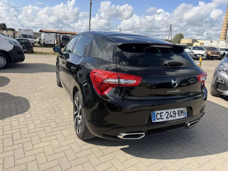 Melns Citroen DS5 2012 Tauragė, ar dzinēja tilpumu 2.00 L un nobraukumu 275 tūkst. km par 5200 €, foto 10 vietnē AUTOMOTO.COM.LV