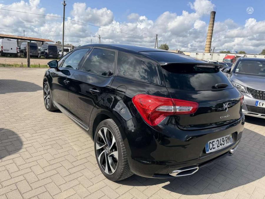 Melns Citroen DS5 2012 Tauragė, ar dzinēja tilpumu 2.00 L un nobraukumu 275 tūkst. km par 5200 €, foto 12 vietnē AUTOMOTO.COM.LV