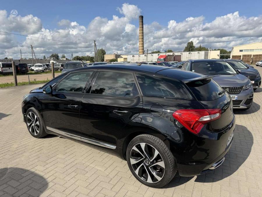 Melns Citroen DS5 2012 Tauragė, ar dzinēja tilpumu 2.00 L un nobraukumu 275 tūkst. km par 5200 €, foto 14 vietnē AUTOMOTO.COM.LV