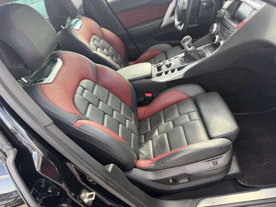 Melns Citroen DS5 2012 Tauragė, ar dzinēja tilpumu 2.00 L un nobraukumu 275 tūkst. km par 5200 €, foto 19 vietnē AUTOMOTO.COM.LV