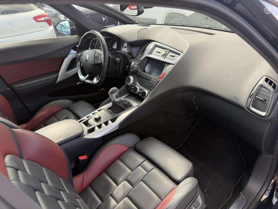 Melns Citroen DS5 2012 Tauragė, ar dzinēja tilpumu 2.00 L un nobraukumu 275 tūkst. km par 5200 €, foto 21 vietnē AUTOMOTO.COM.LV