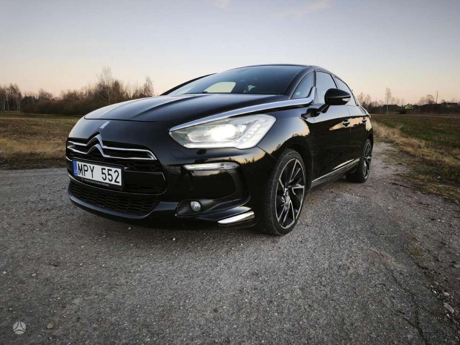 Melns Citroen DS5 2013 Šauļi, ar dzinēja tilpumu 2.00 L un nobraukumu 260 tūkst. km par 5900 €, foto 1 vietnē AUTOMOTO.COM.LV