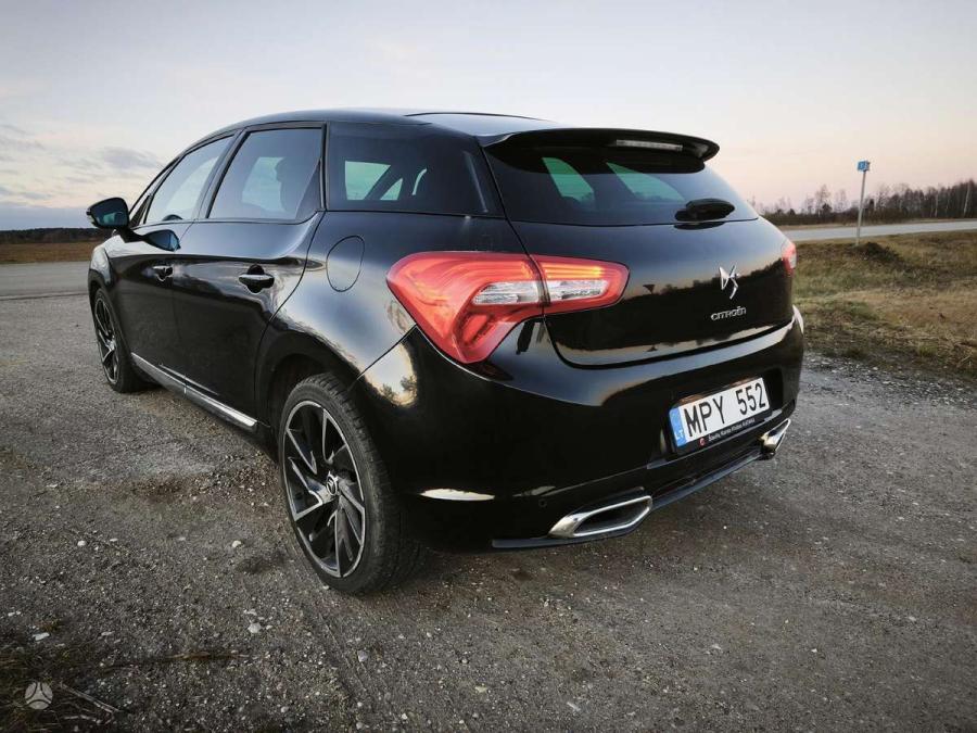 Melns Citroen DS5 2013 Šauļi, ar dzinēja tilpumu 2.00 L un nobraukumu 260 tūkst. km par 5900 €, foto 4 vietnē AUTOMOTO.COM.LV
