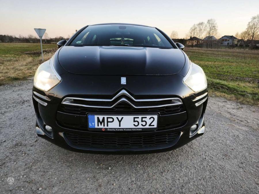 Melns Citroen DS5 2013 Šauļi, ar dzinēja tilpumu 2.00 L un nobraukumu 260 tūkst. km par 5900 €, foto 5 vietnē AUTOMOTO.COM.LV