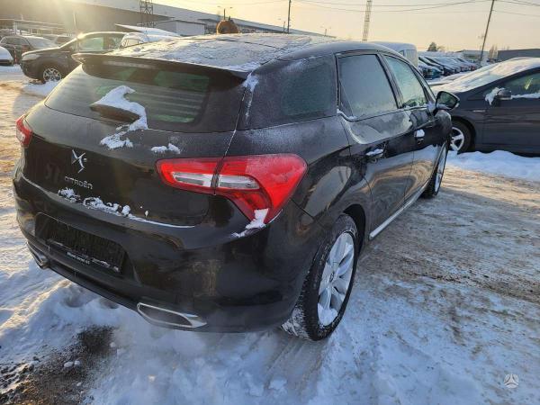 Black Citroen DS5 2013 in Kaunas, with an engine capacity of 1.60 L and mileage of 145 thousand km for 5200 €, photo 3 on AUTOMOTO.COM.LV