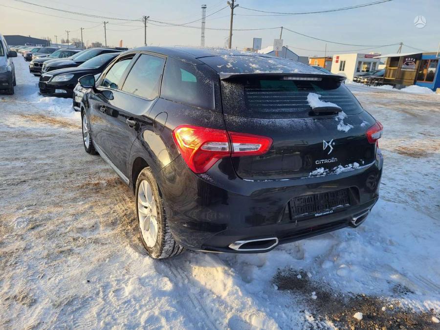 Melns Citroen DS5 2013 Kauņa, ar dzinēja tilpumu 1.60 L un nobraukumu 145 tūkst. km par 5200 €, foto 4 vietnē AUTOMOTO.COM.LV