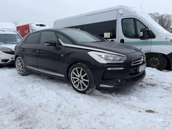 Black Citroen DS5 2013 in Kaunas, with an engine capacity of 2.00 L and mileage of 221 thousand km for 3400 €, photo 1 on AUTOMOTO.COM.LV