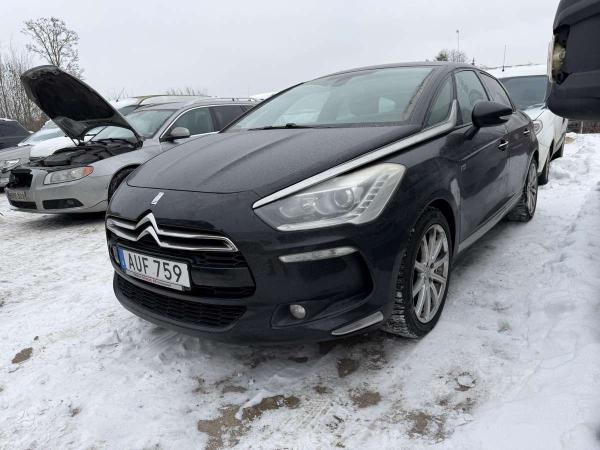 Black Citroen DS5 2013 in Kaunas, with an engine capacity of 2.00 L and mileage of 221 thousand km for 3400 €, photo 3 on AUTOMOTO.COM.LV