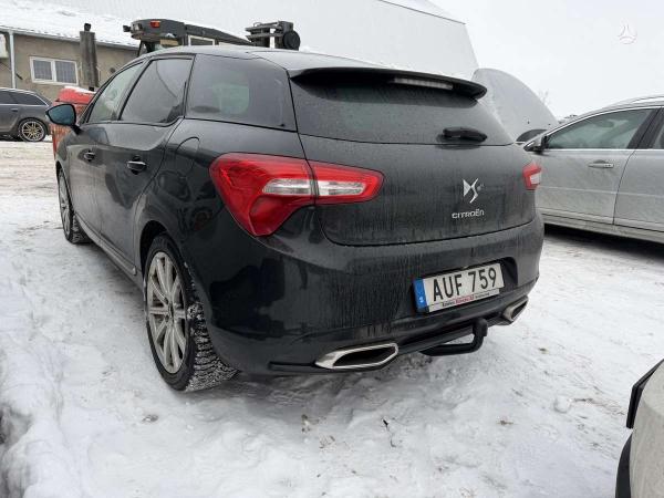 Black Citroen DS5 2013 in Kaunas, with an engine capacity of 2.00 L and mileage of 221 thousand km for 3400 €, photo 4 on AUTOMOTO.COM.LV