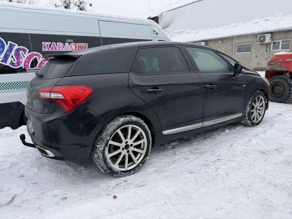 Black Citroen DS5 2013 in Kaunas, with an engine capacity of 2.00 L and mileage of 221 thousand km for 3400 €, photo 5 on AUTOMOTO.COM.LV