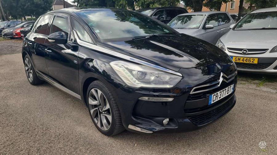 Melns Citroen DS5 2013 Tauragė, ar dzinēja tilpumu 2.00 L un nobraukumu 262 tūkst. km par 4900 €, foto 1 vietnē AUTOMOTO.COM.LV