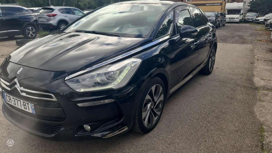 Melns Citroen DS5 2013 Tauragė, ar dzinēja tilpumu 2.00 L un nobraukumu 262 tūkst. km par 4900 €, foto 3 vietnē AUTOMOTO.COM.LV