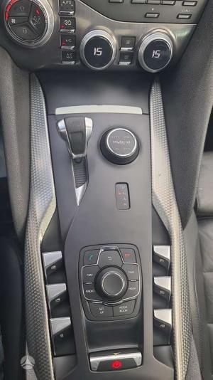 Melns Citroen DS5 2013 Tauragė, ar dzinēja tilpumu 2.00 L un nobraukumu 262 tūkst. km par 4900 €, foto 7 vietnē AUTOMOTO.COM.LV