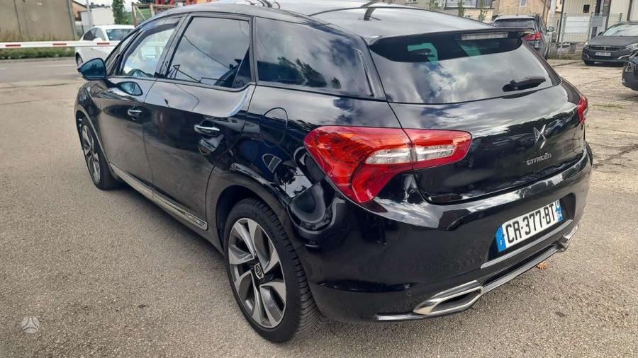 Melns Citroen DS5 2013 Tauragė, ar dzinēja tilpumu 2.00 L un nobraukumu 262 tūkst. km par 4900 €, foto 12 vietnē AUTOMOTO.COM.LV