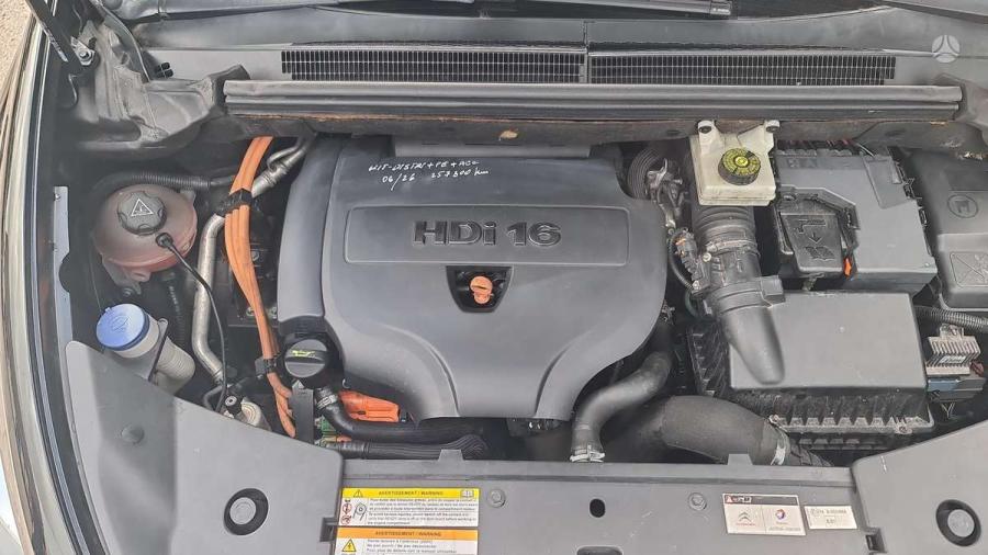 Melns Citroen DS5 2013 Tauragė, ar dzinēja tilpumu 2.00 L un nobraukumu 262 tūkst. km par 4900 €, foto 16 vietnē AUTOMOTO.COM.LV