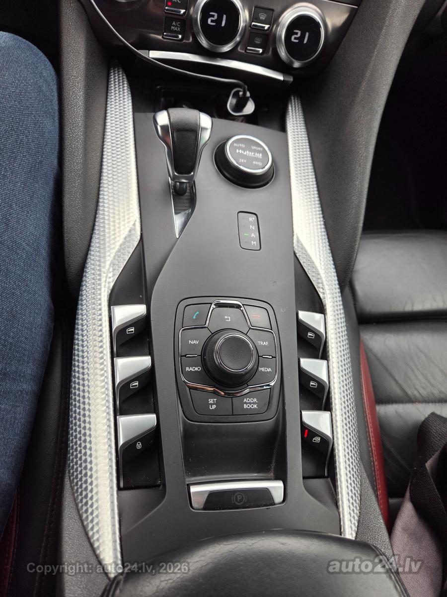Melns Citroen DS5 2014 Tallina, ar dzinēja tilpumu 2.00 L un nobraukumu 266 tūkst. km par 7400 €, foto 8 vietnē AUTOMOTO.COM.LV